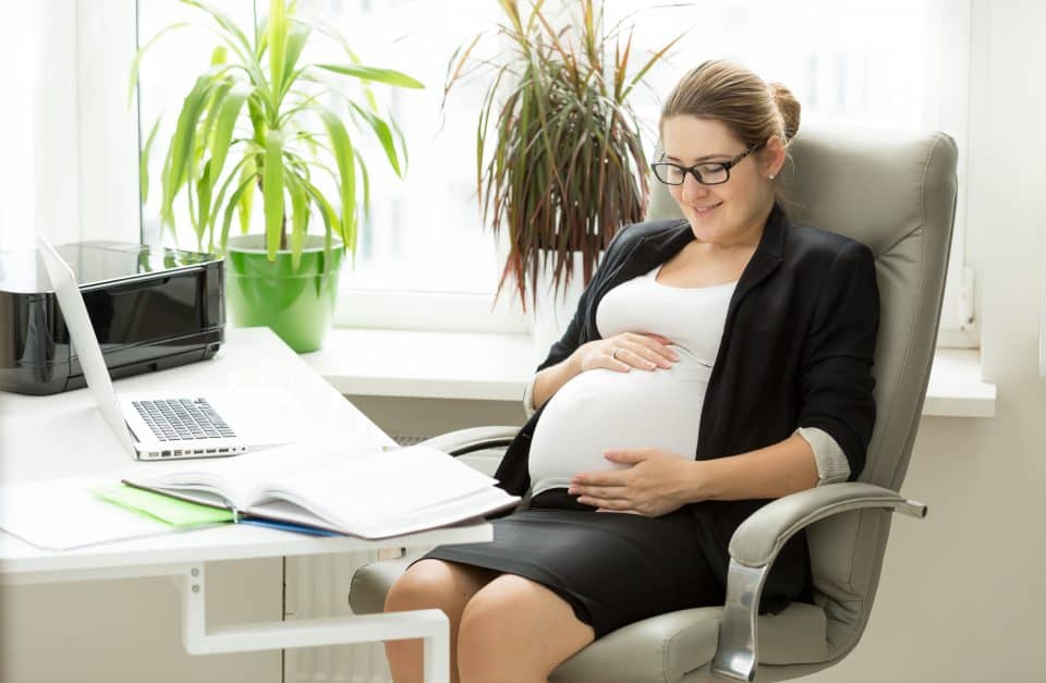 Finding the Best Office Chair for Pregnancy: All-In-One Guide