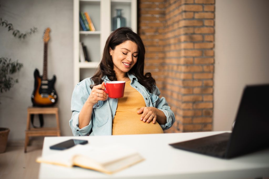 Finding the Best Office Chair for Pregnancy: All-In-One Guide