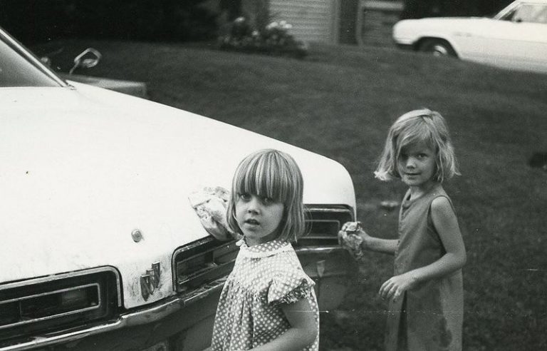 13 Parenting Practices from the ‘70s We’re Glad Are a Thing of the Past